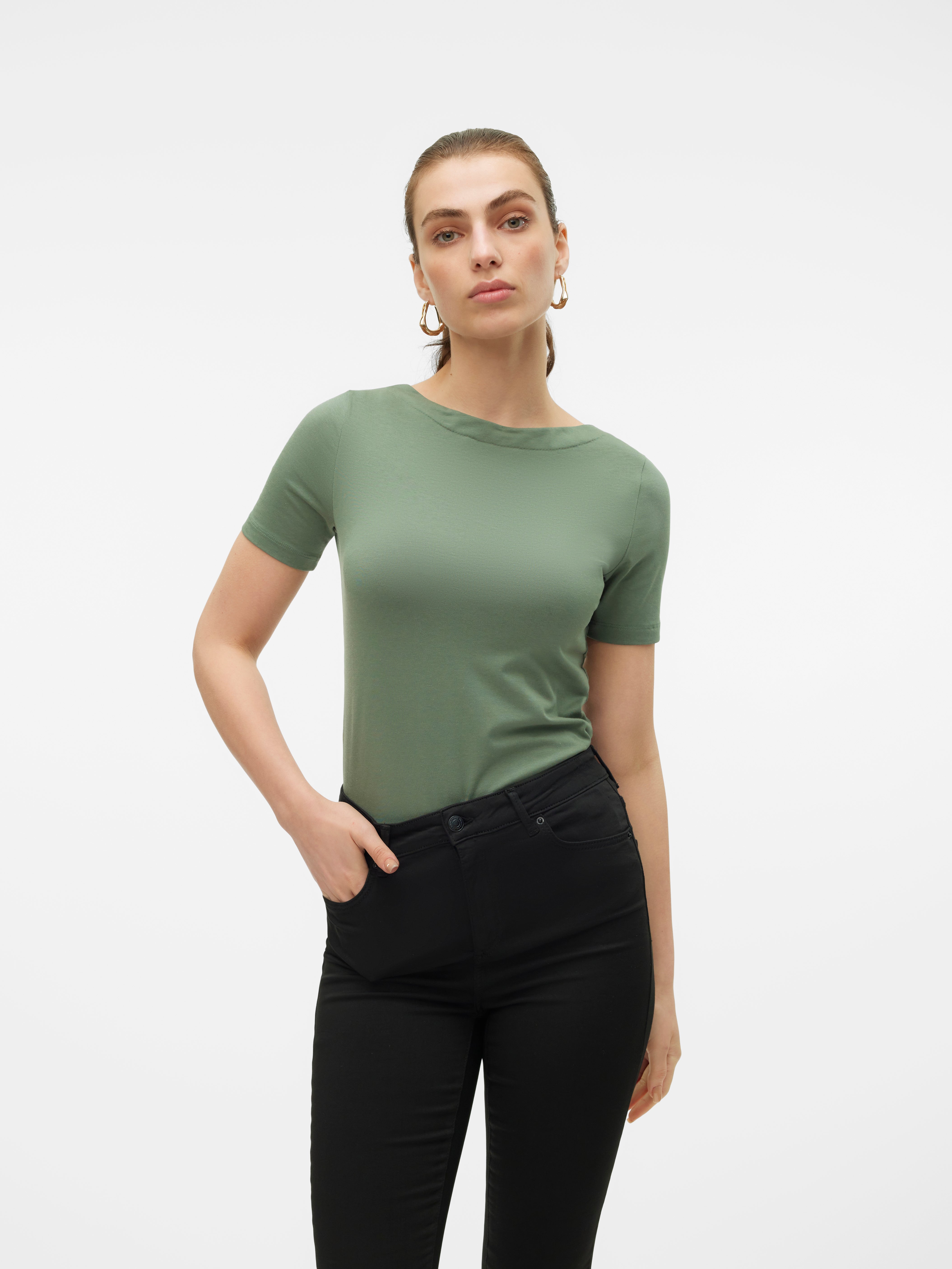 Camisetas y Tops Básicos para Mujeres | VERO MODA