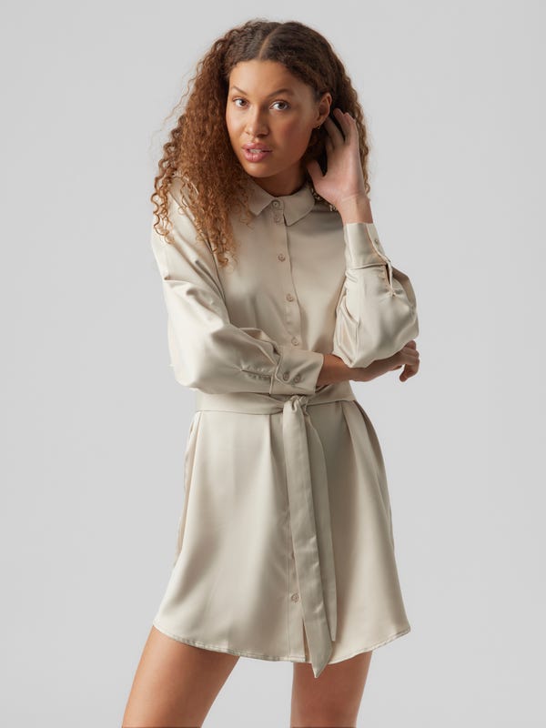 Shirt collar Buttoned cuffs Regular sleeves Body | White Clear | Vero Moda®