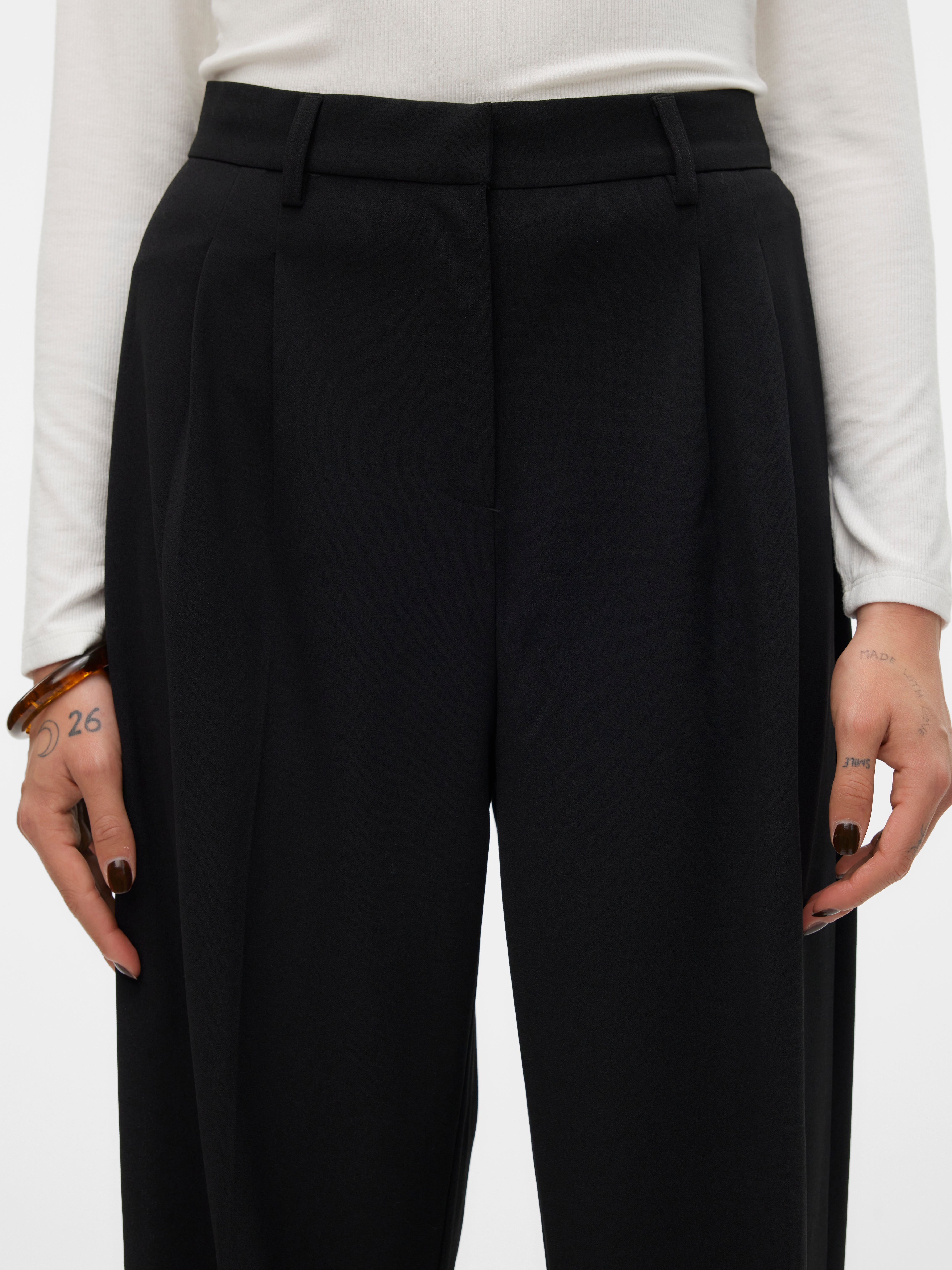 VMLIVA Trousers | Black | Vero Moda®